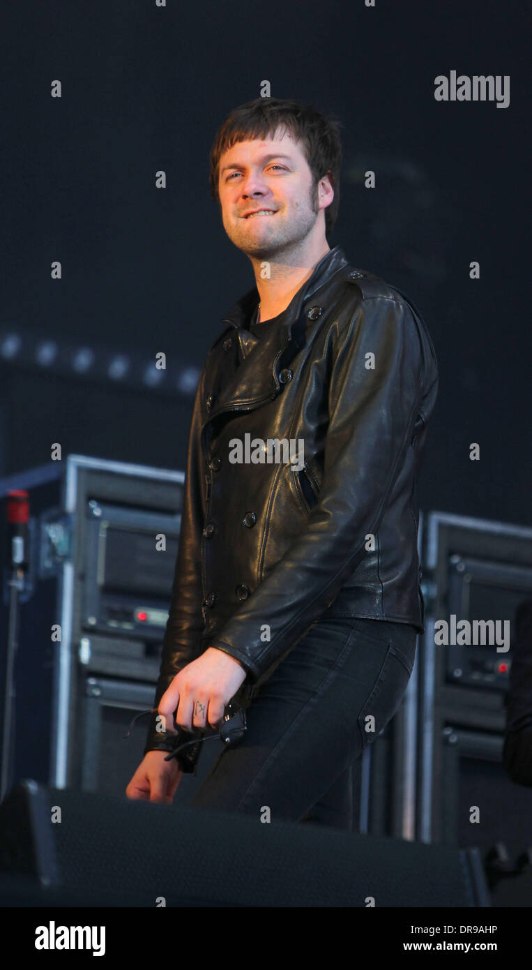 Tom meighan kasabian performing on stage hi-res stock photography and ...