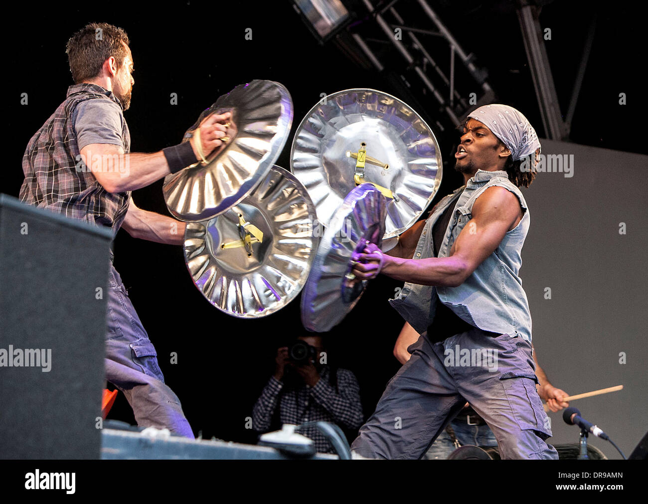Musical group stomp hi-res stock photography and images - Alamy