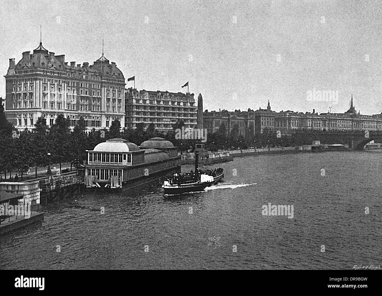 Savoy hotel victoria embankment hi-res stock photography and images - Alamy