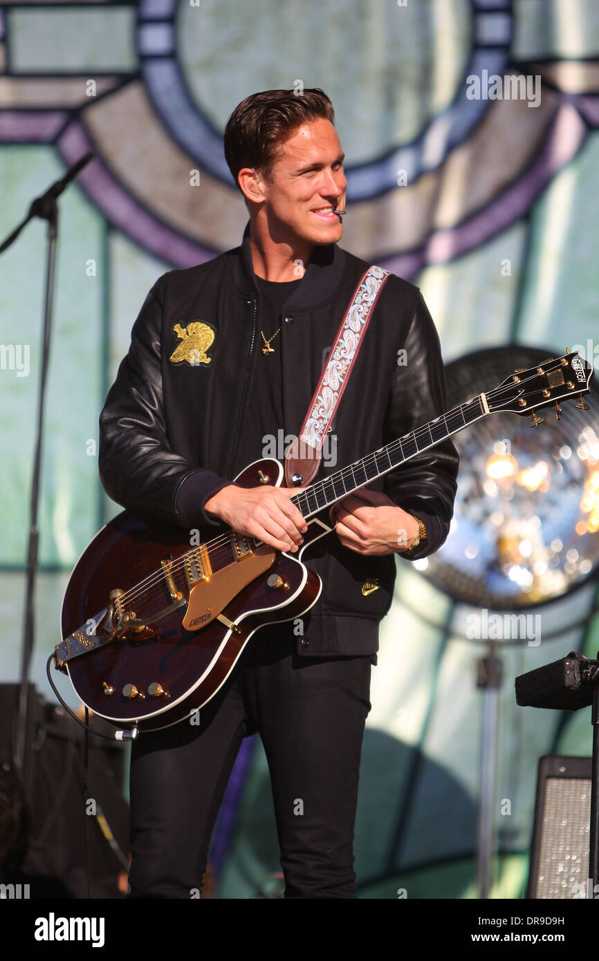 Robert ackroyd hi-res stock photography and images - Alamy