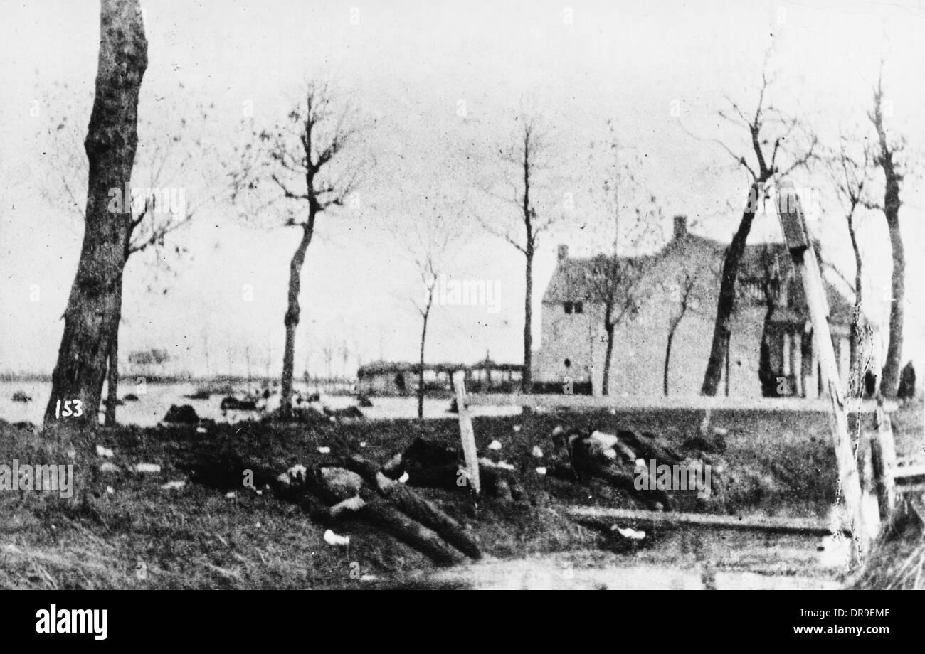 Dead bodies world war one Black and White Stock Photos & Images - Alamy