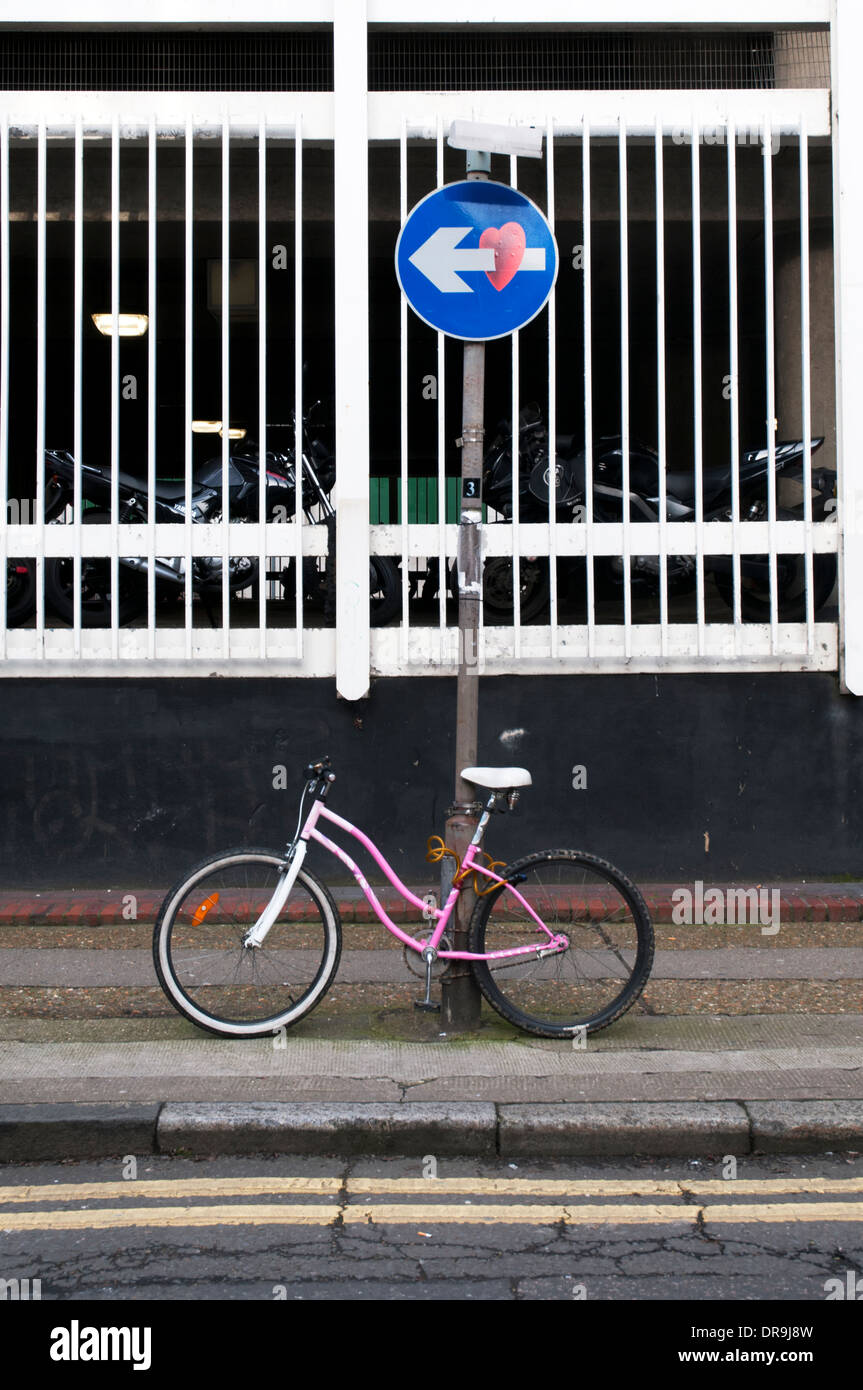 One way traffic sign bicycle hi-res stock photography and images - Alamy