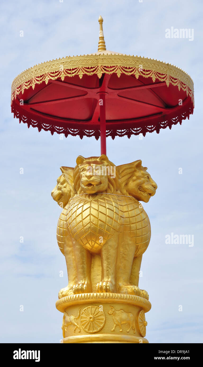 Golden lion statue in chinese temple Stock Photo - Alamy