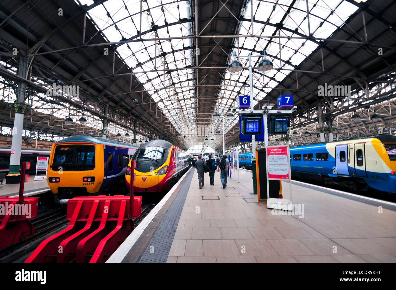 Manchester train hi-res stock photography and images - Alamy