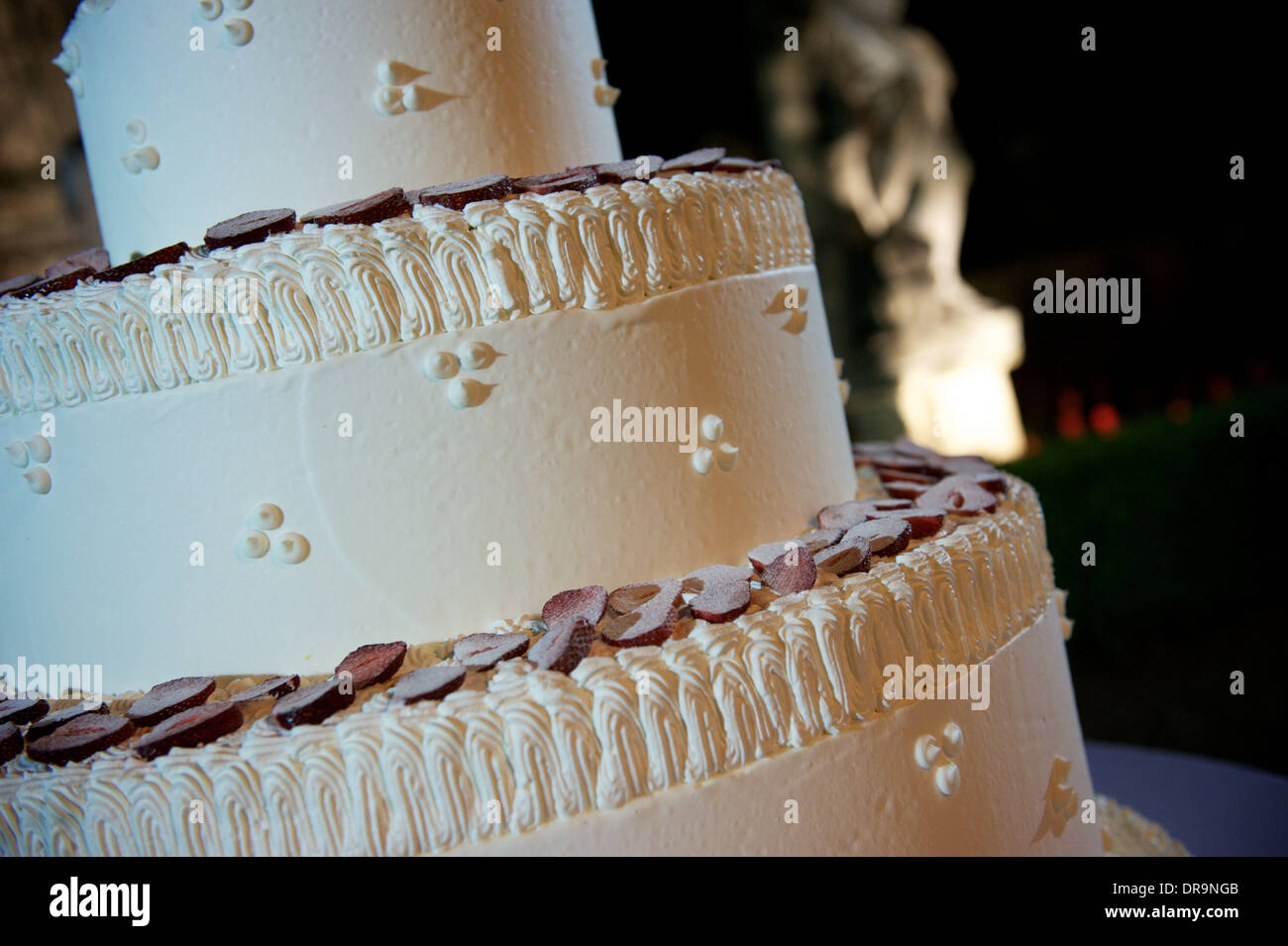 Wedding cake cake hi-res stock photography and images - Alamy