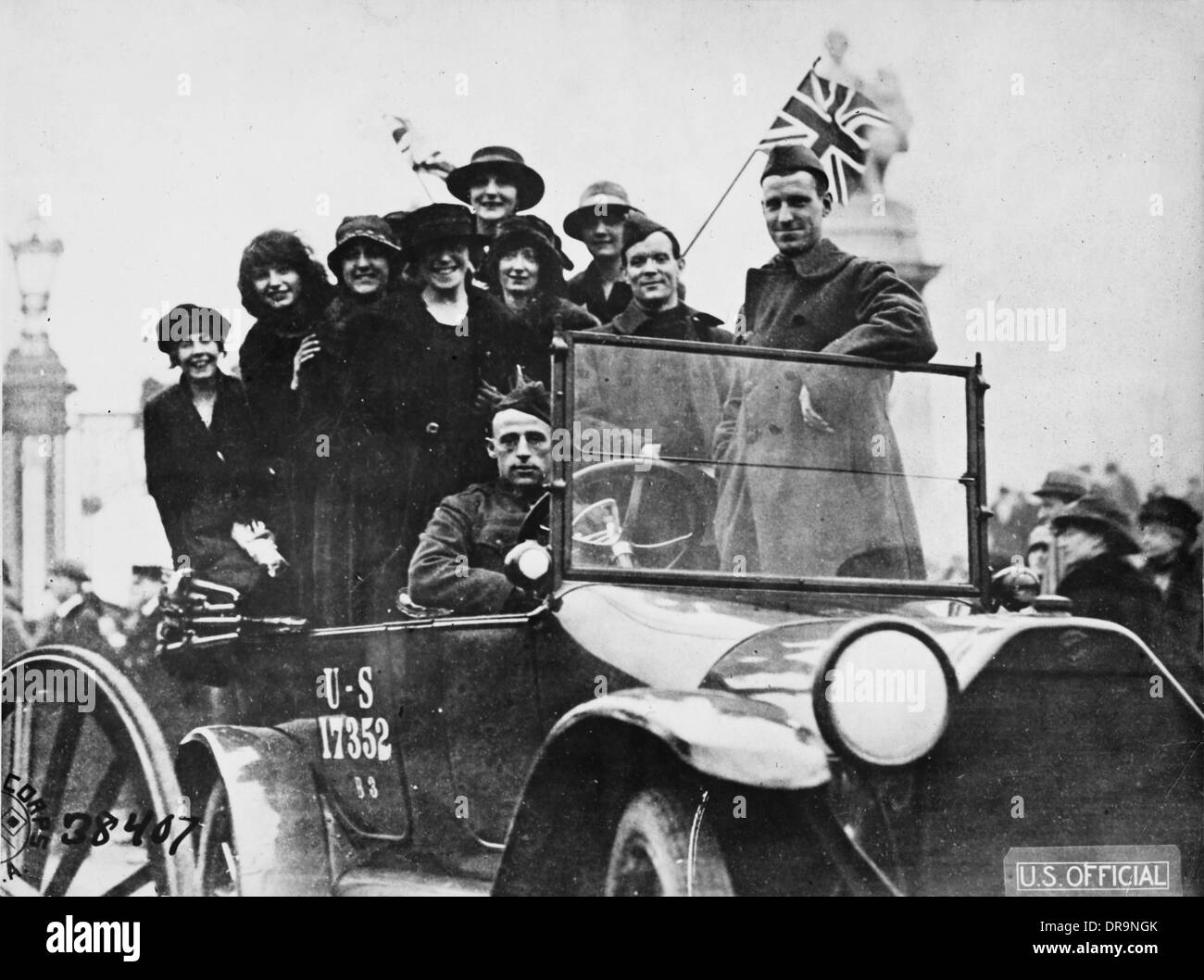 Ww1 victory celebration hi-res stock photography and images - Alamy