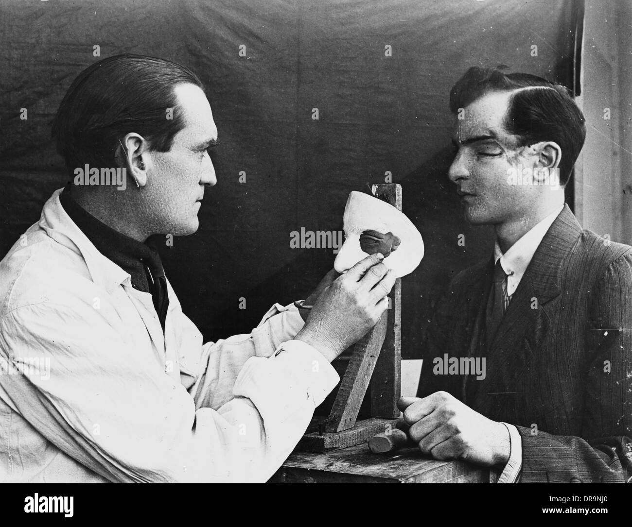 Wounded soldier face ww1 hi-res stock photography and images - Alamy