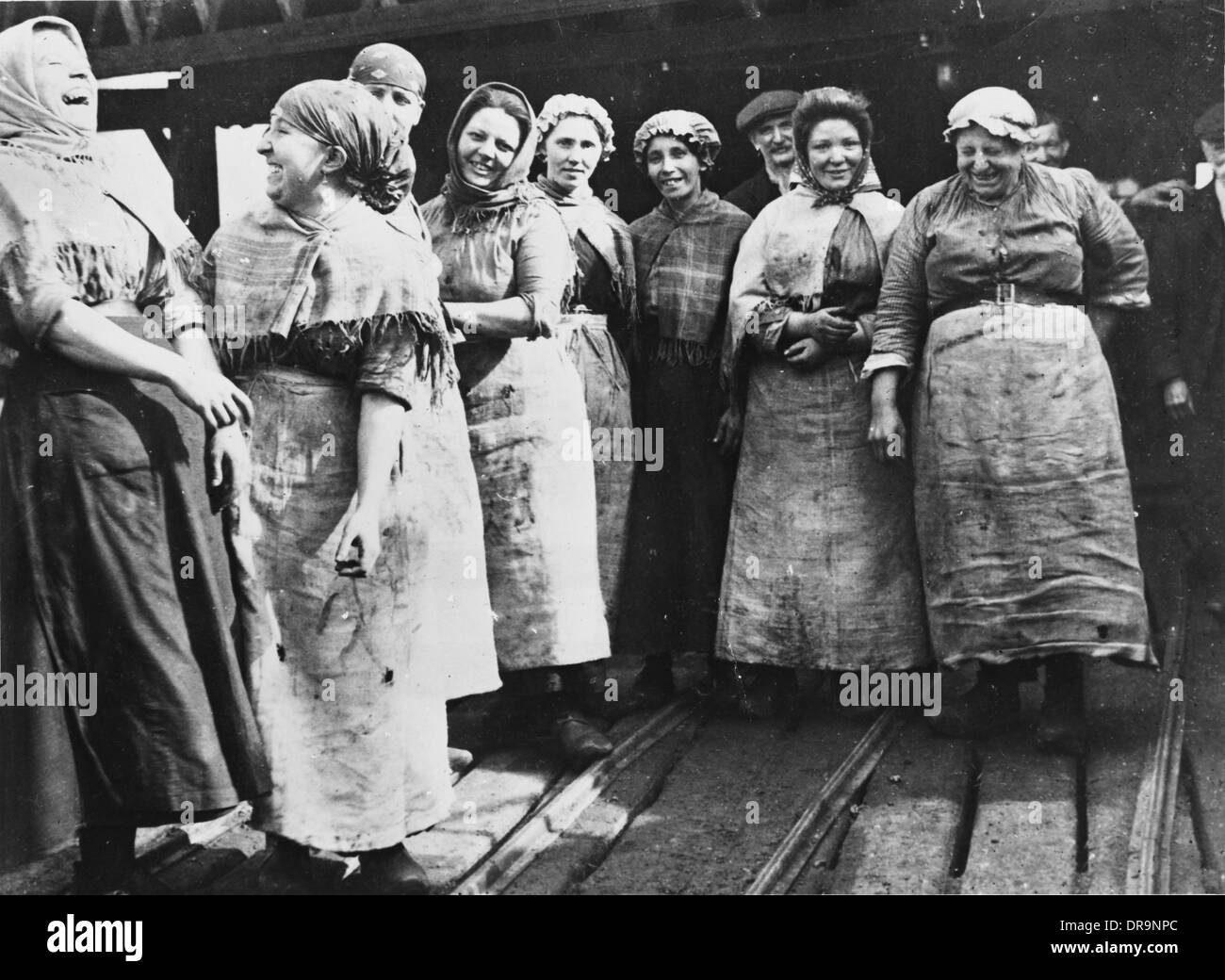 Women workers world war hi-res stock photography and images - Alamy