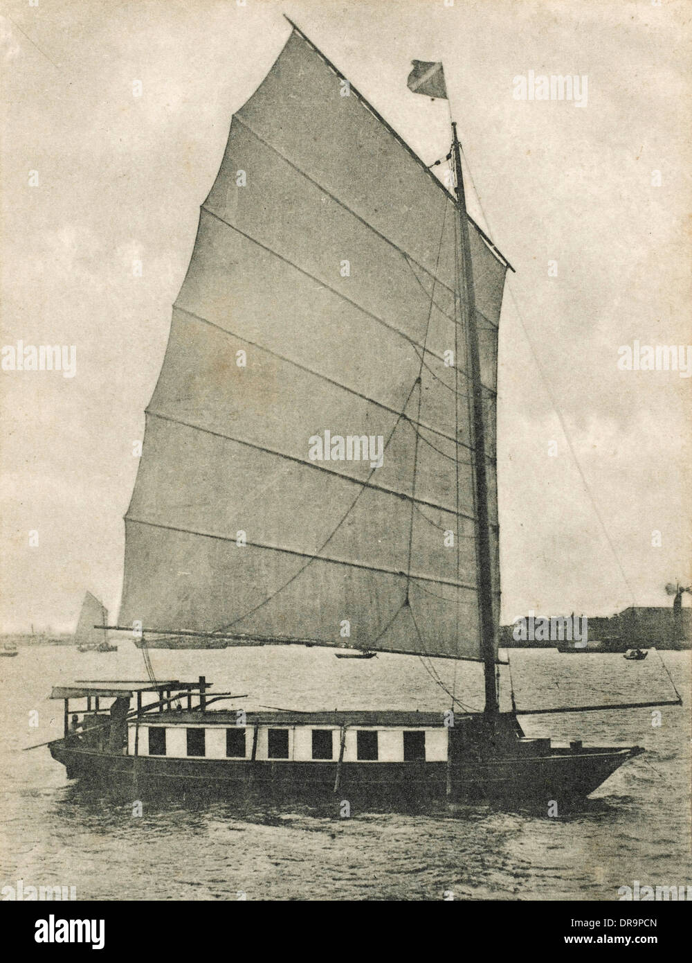 Chinese Houseboat Junk - Shanghai Stock Photo - Alamy