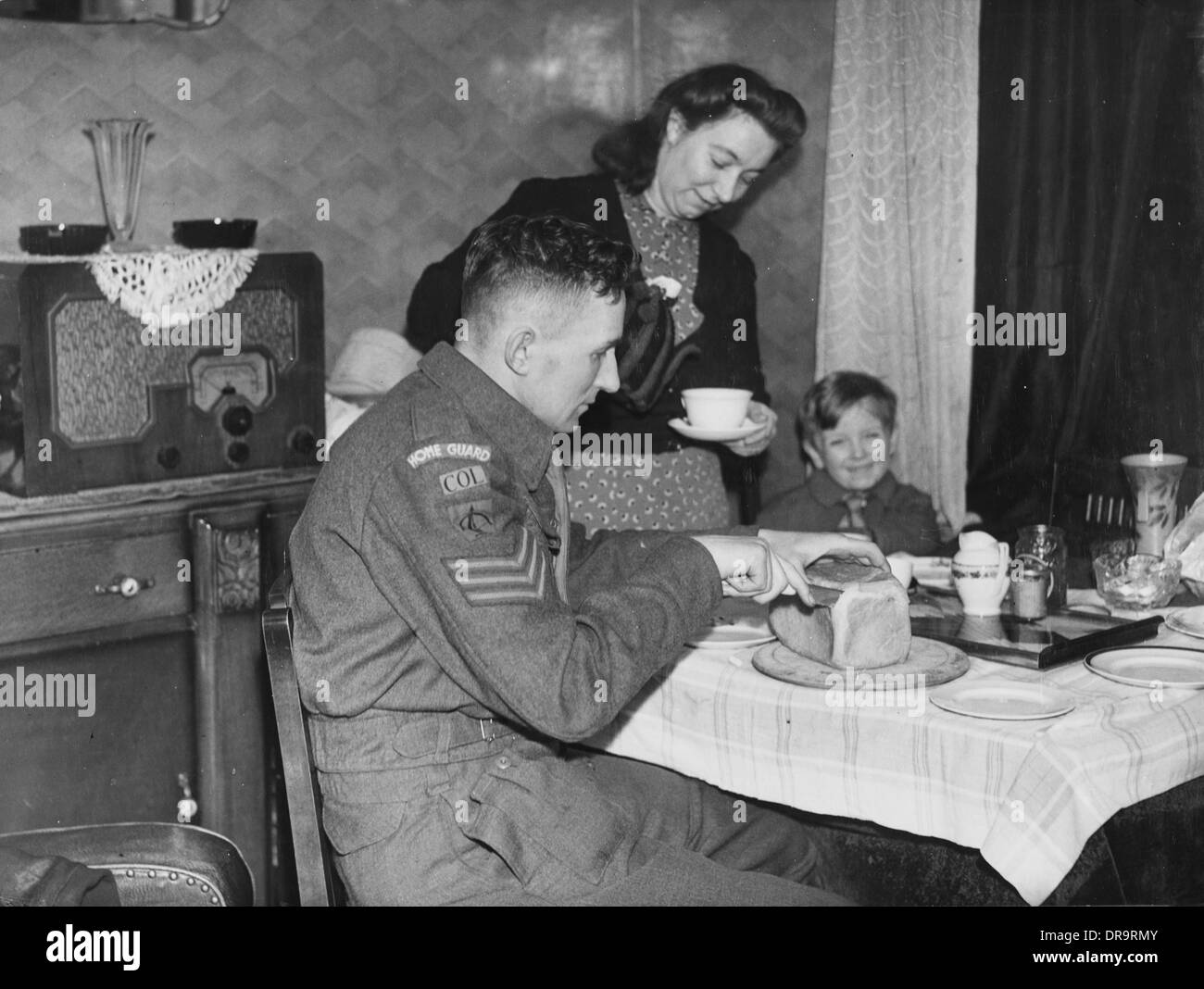 Ww2 family meal hi-res stock photography and images - Alamy