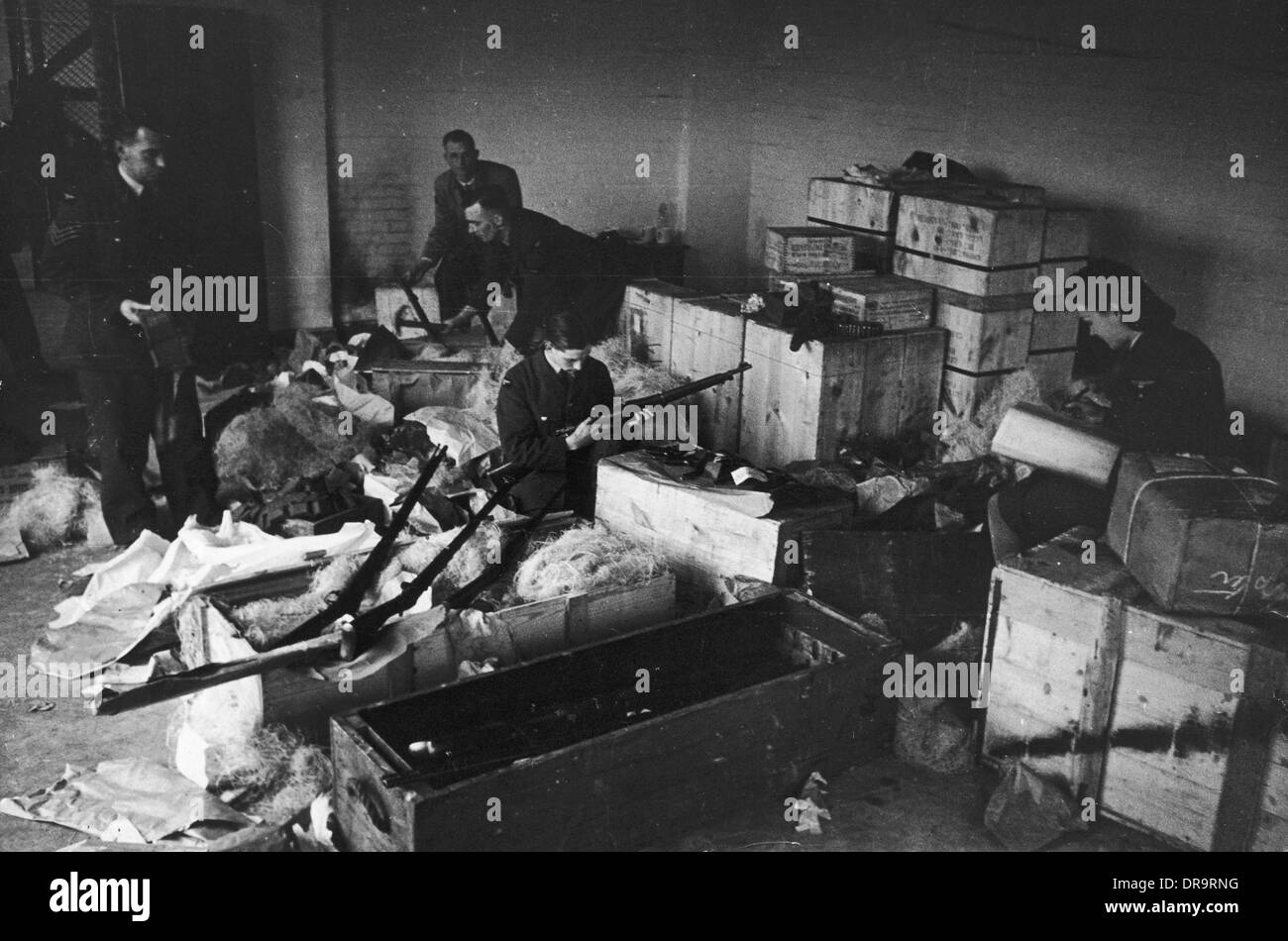 World war ii weapons hi-res stock photography and images - Alamy