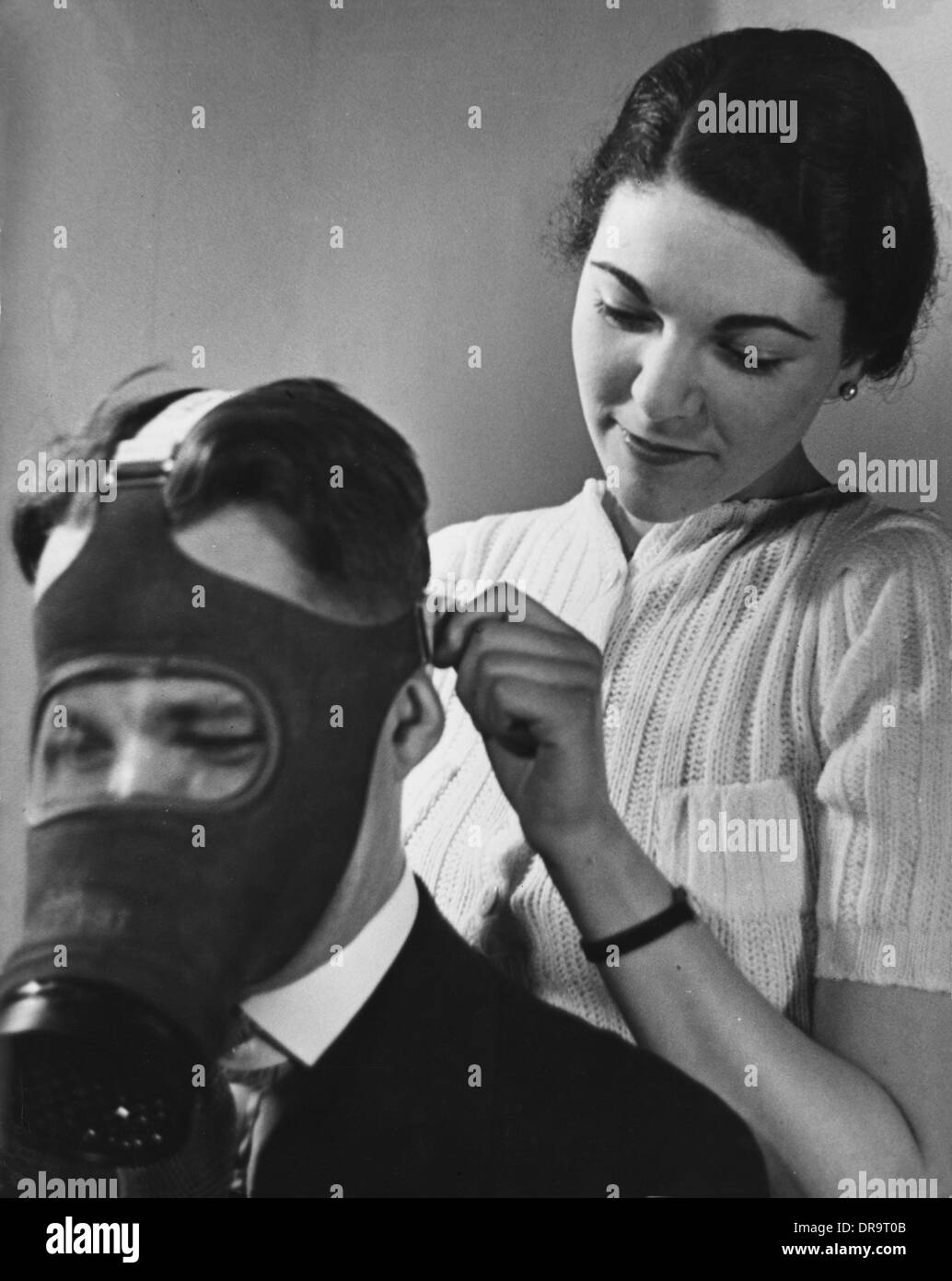Gas mask! world war Black and White Stock Photos & Images - Alamy