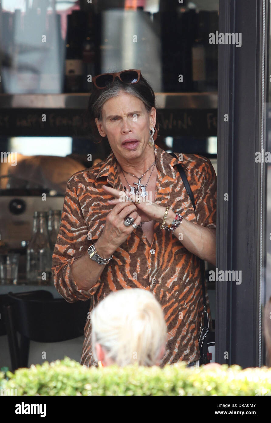 Steven Tyler, lead singer of Aerosmith gets candid with fans and a ...