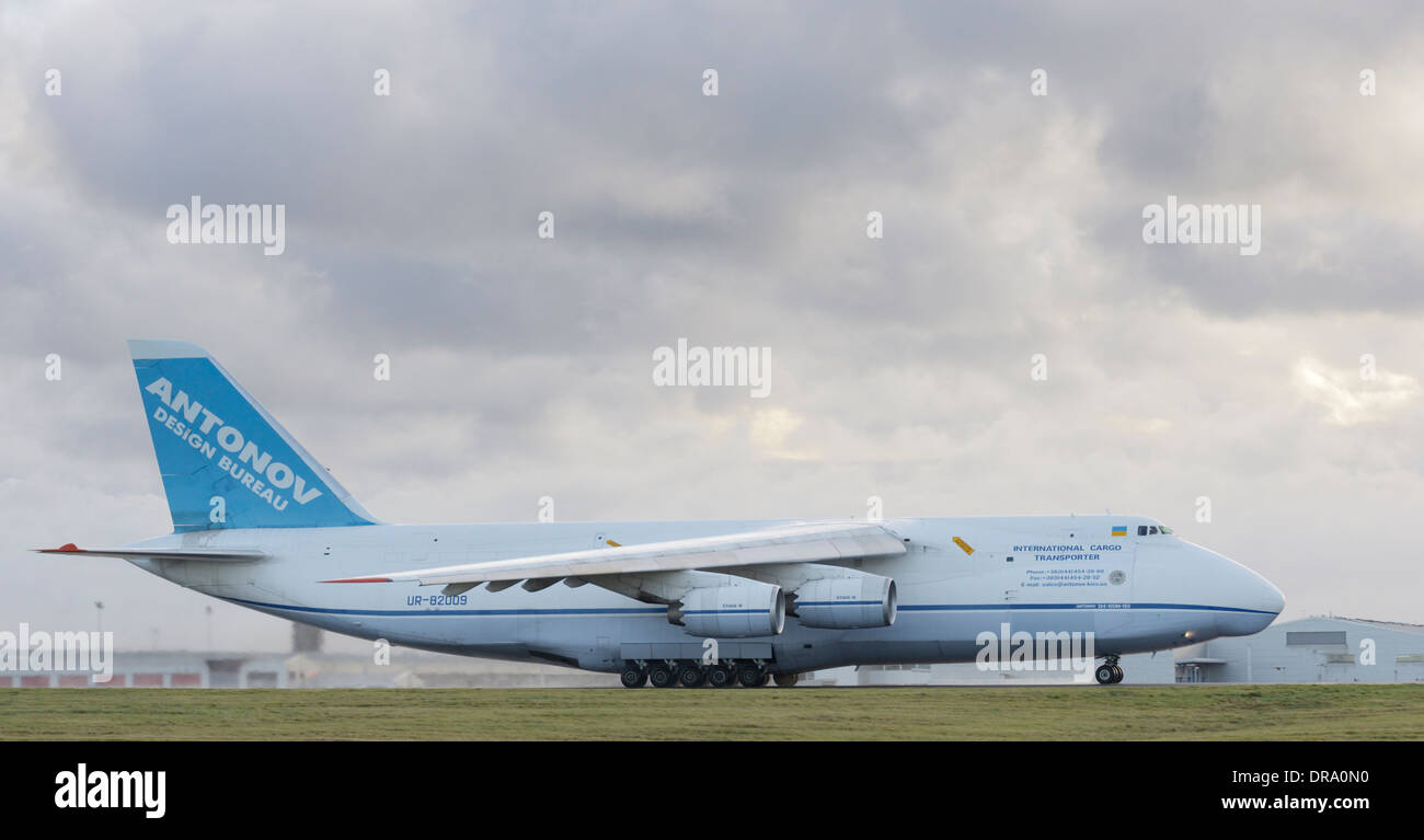 Antonov An 124 Ruslan Cargo Carrier High Resolution Stock Photography ...