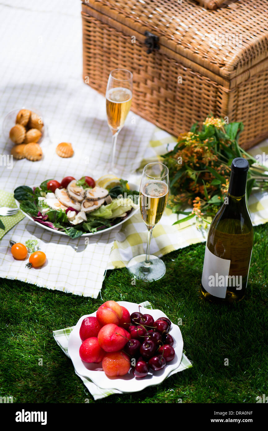 Basket salad picnic hi-res stock photography and images - Alamy