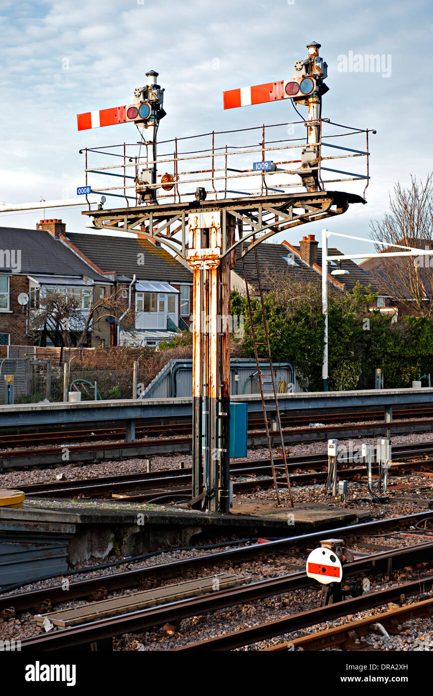 The platform starter signals at the end of the platform at Bognor Regis ...