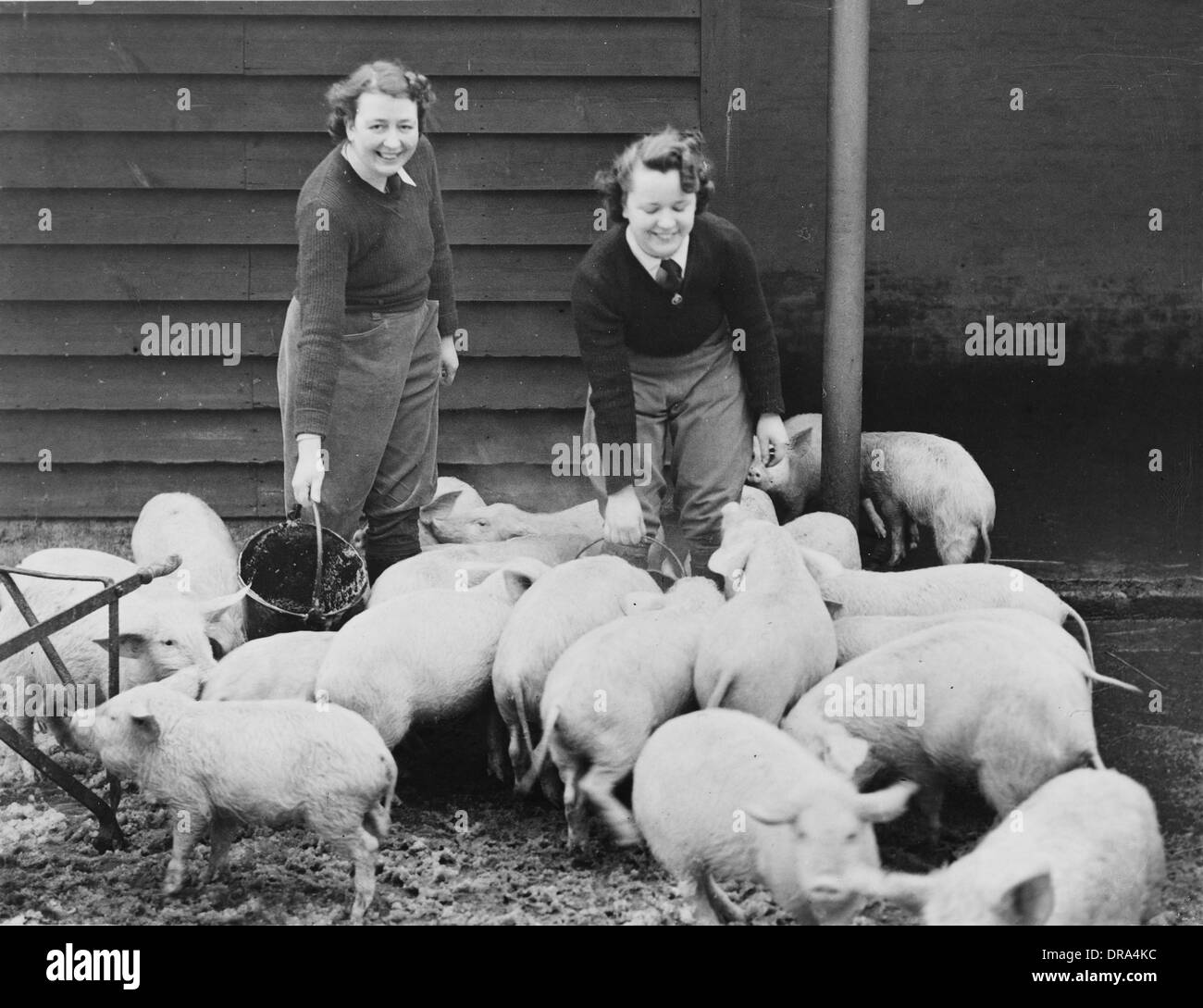 Ww2 womens land army farm Black and White Stock Photos & Images - Alamy