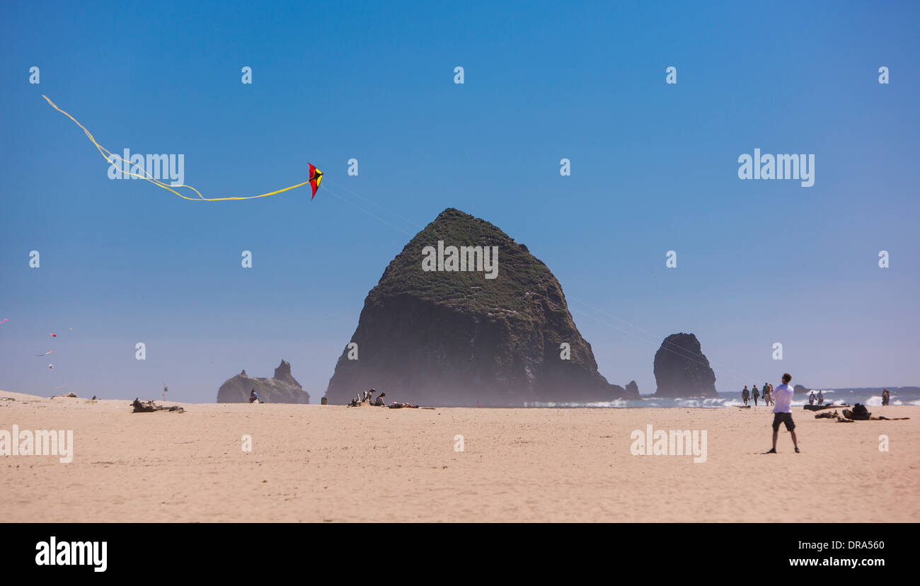 Cannon beach oregon united hi-res stock photography and images - Alamy
