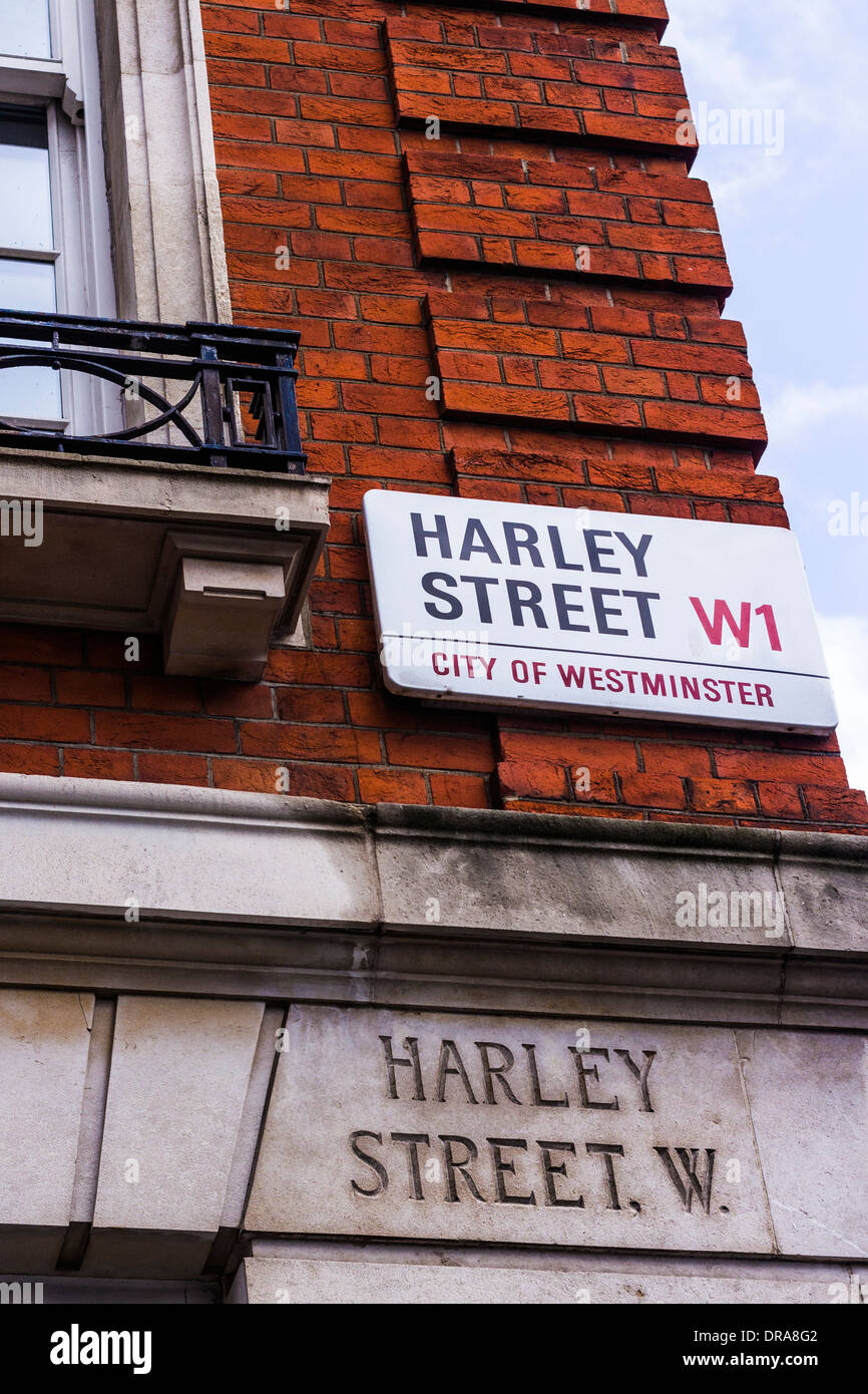Harley Street road sign on building - London Stock Photo - Alamy