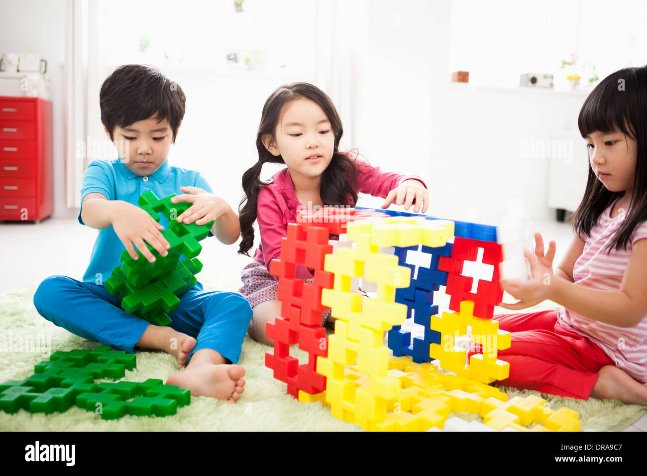 kids building toy blocks Stock Photo - Alamy