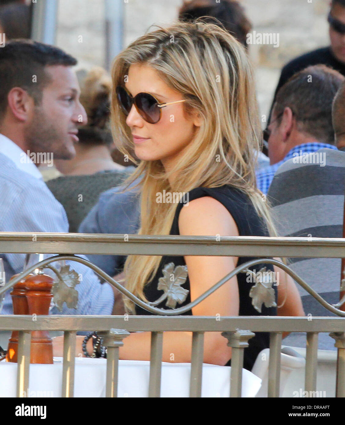 Delta Goodrem has lunch with friends at La Piazza restaurant in The ...