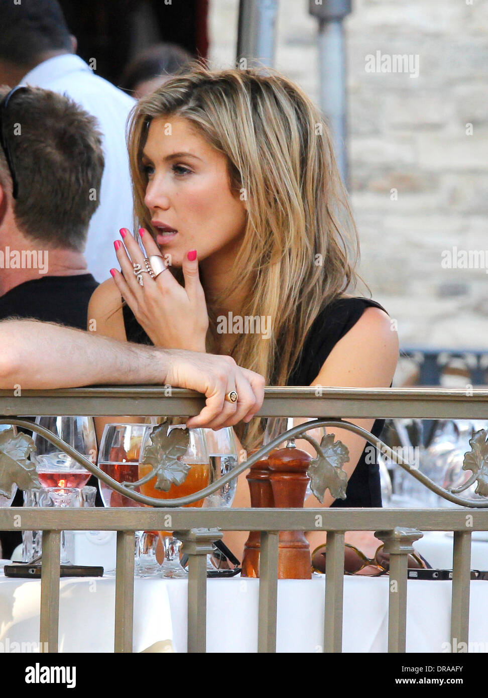 Delta Goodrem has lunch with friends at La Piazza restaurant in The ...