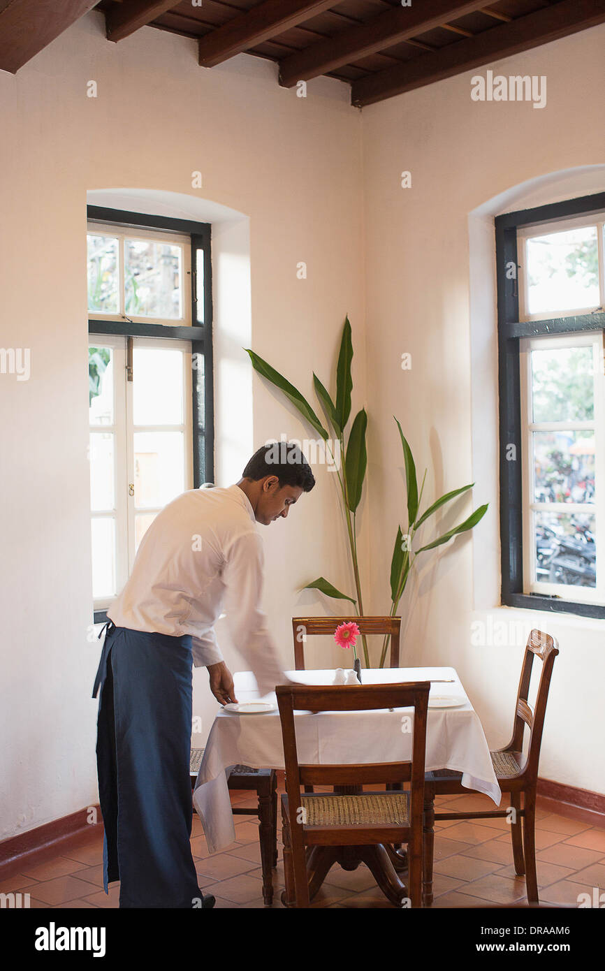 Indian restaurant waiter hi-res stock photography and images - Alamy