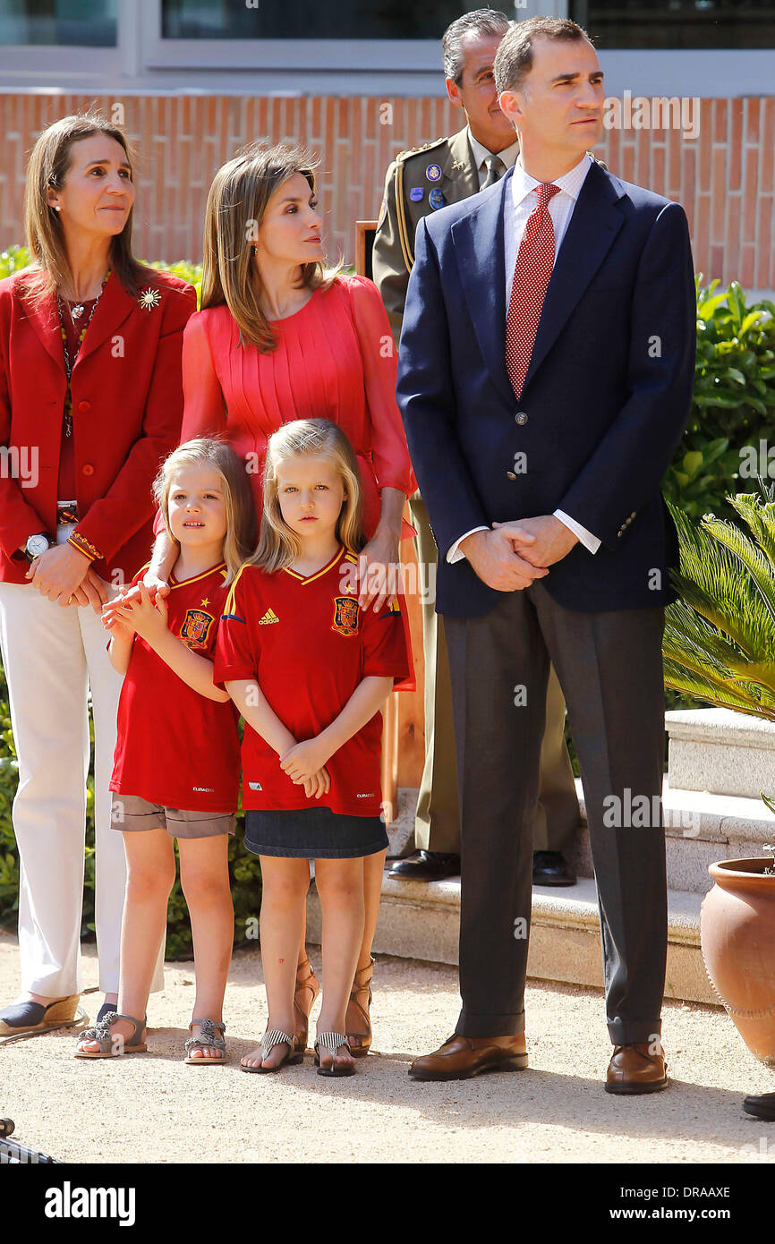 Princess Letizia, Prince Felipe, Princess Elena, Princess Leonor and ...