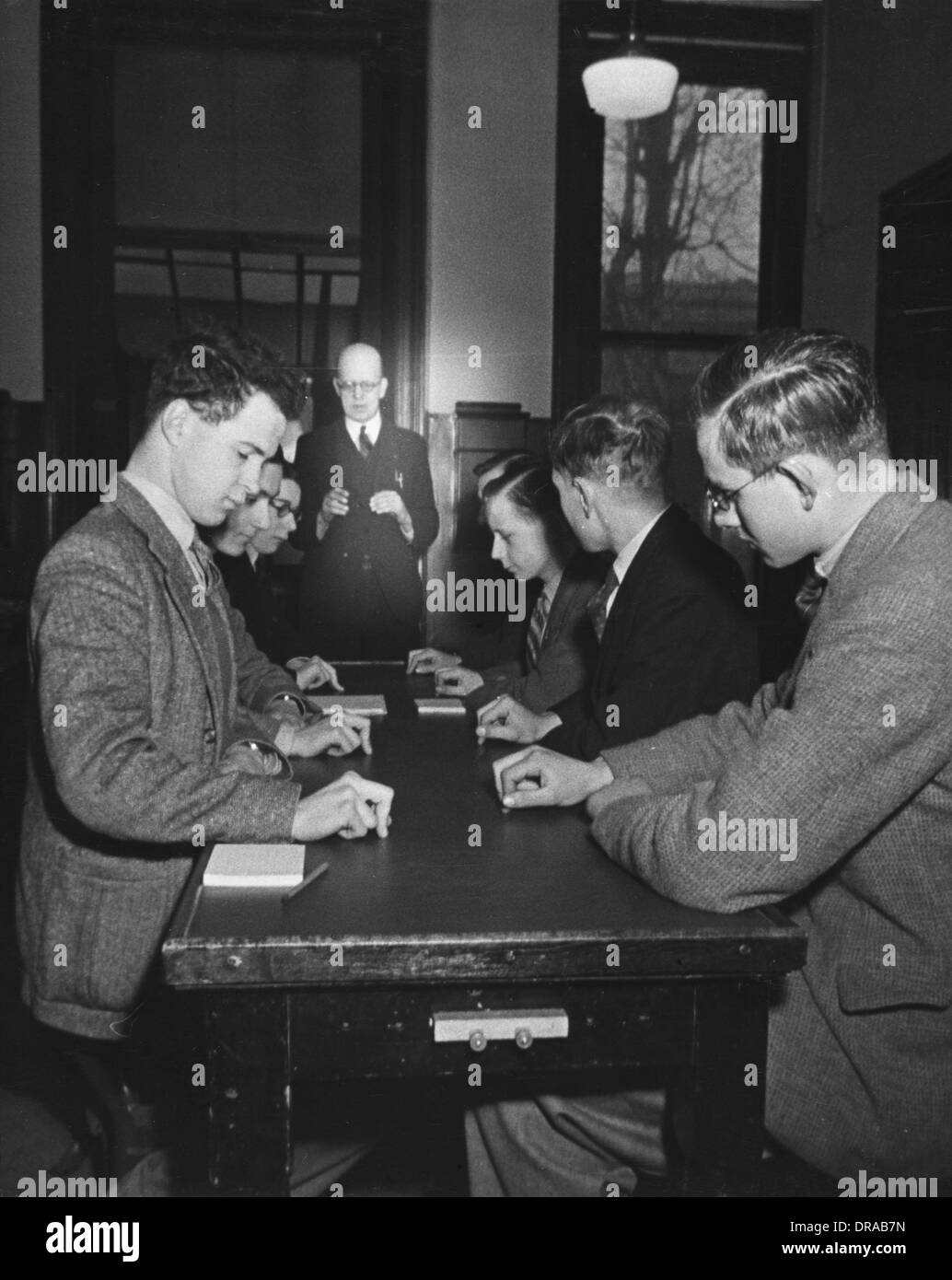 Wireless operator war hi-res stock photography and images - Alamy