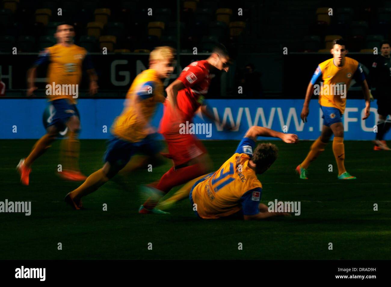Red yellow soccer players hi-res stock photography and images - Alamy