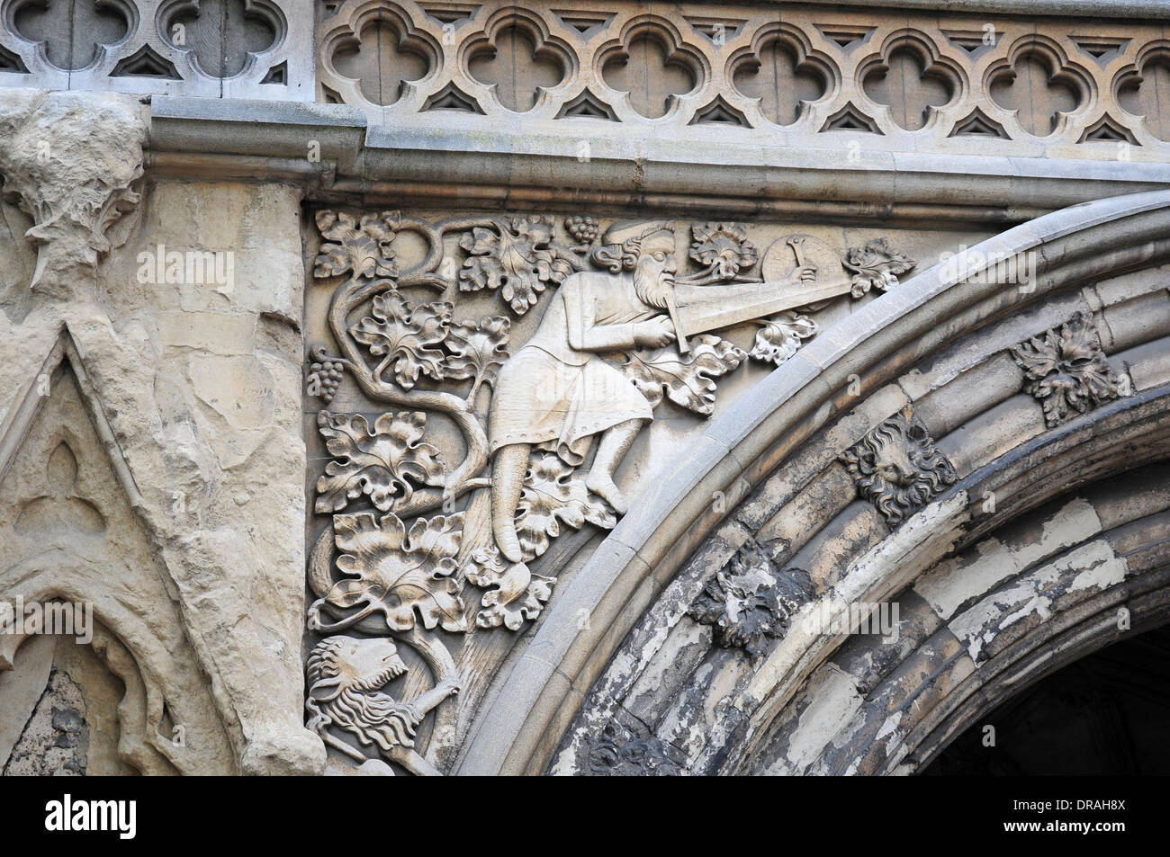 Norwich cathedral sculpture hi-res stock photography and images - Alamy