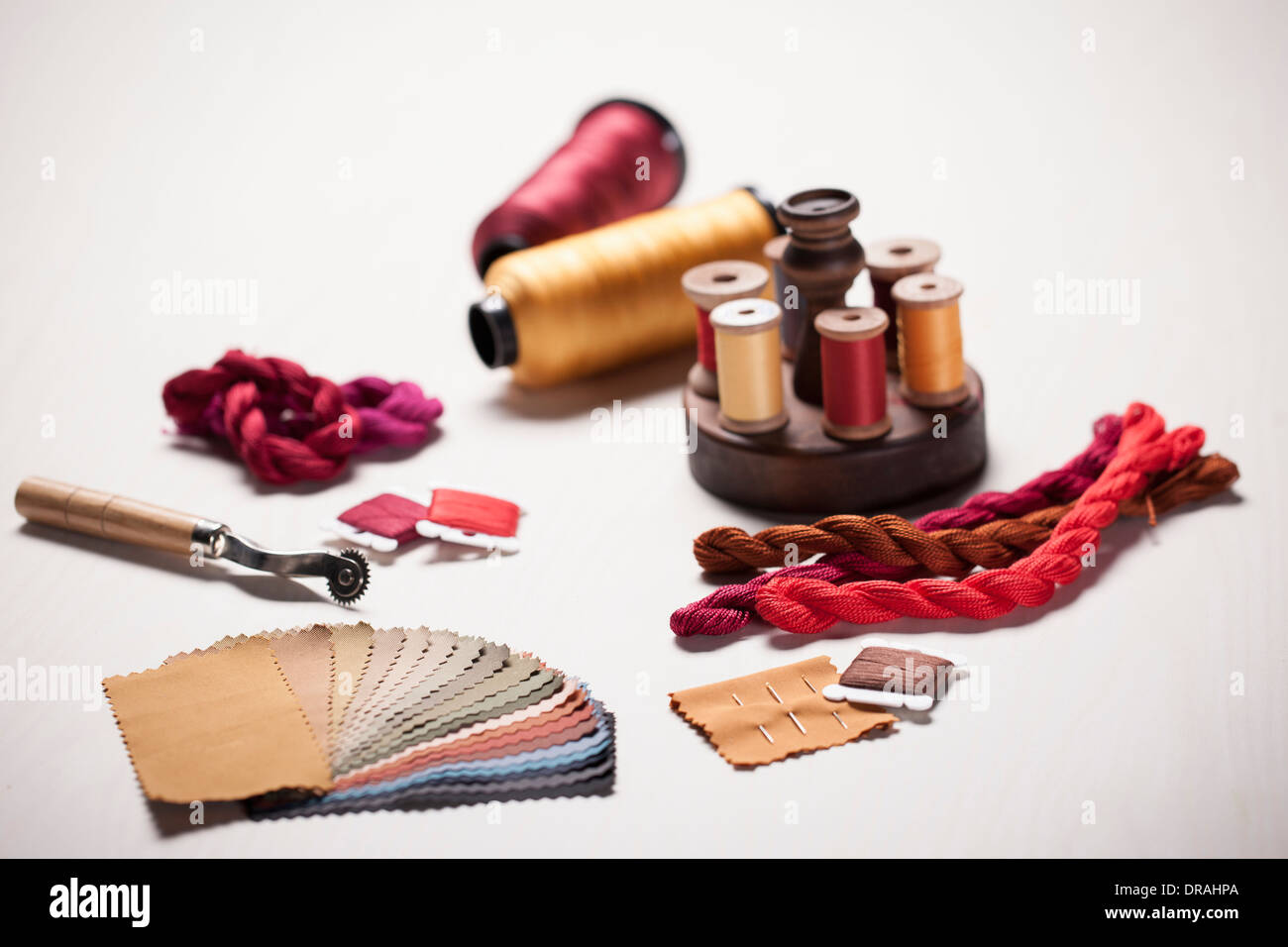 Needle and thread cut out hi-res stock photography and images - Alamy