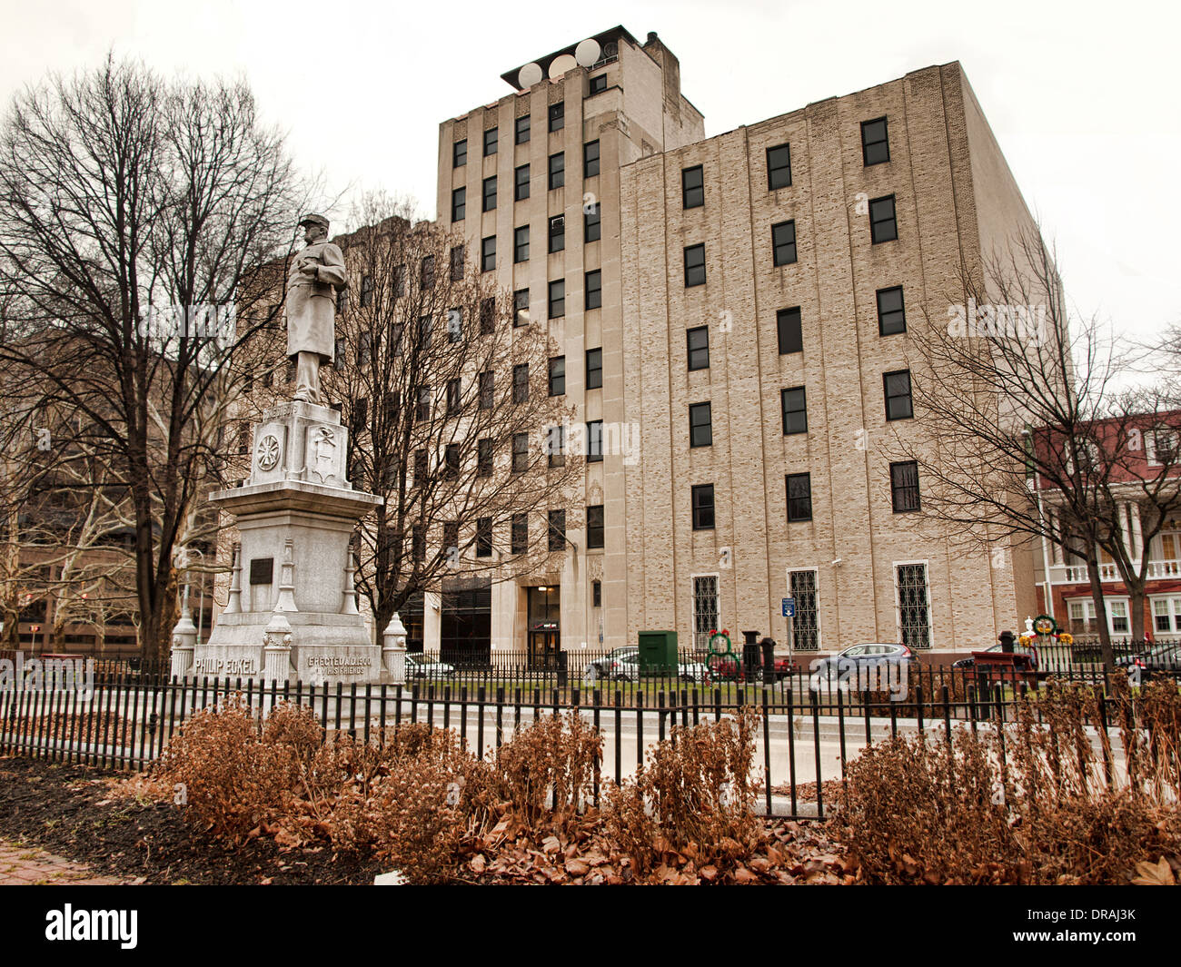 Verizon building in background hi-res stock photography and images - Alamy