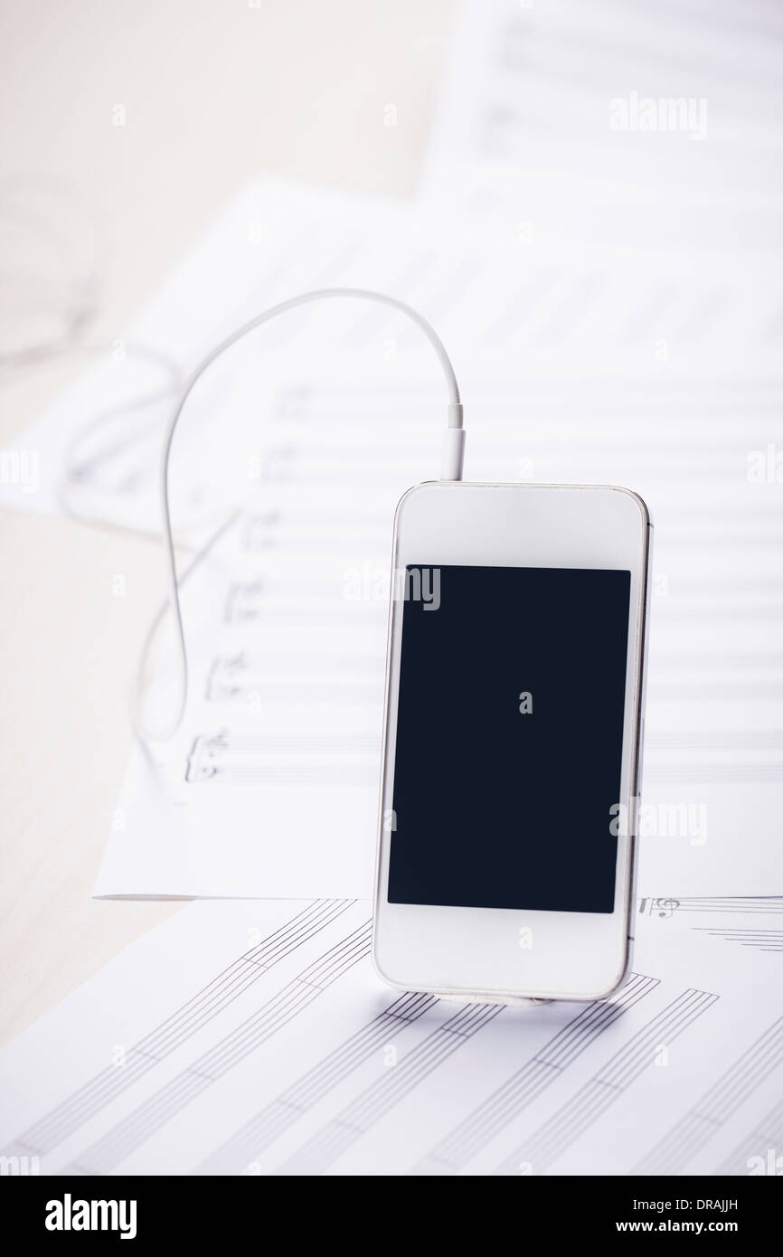 Papers phone hi-res stock photography and images - Alamy