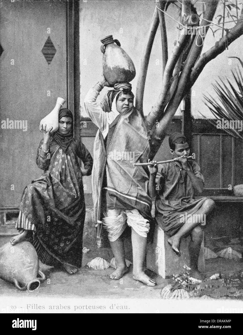 Egyptian stand hi-res stock photography and images - Alamy