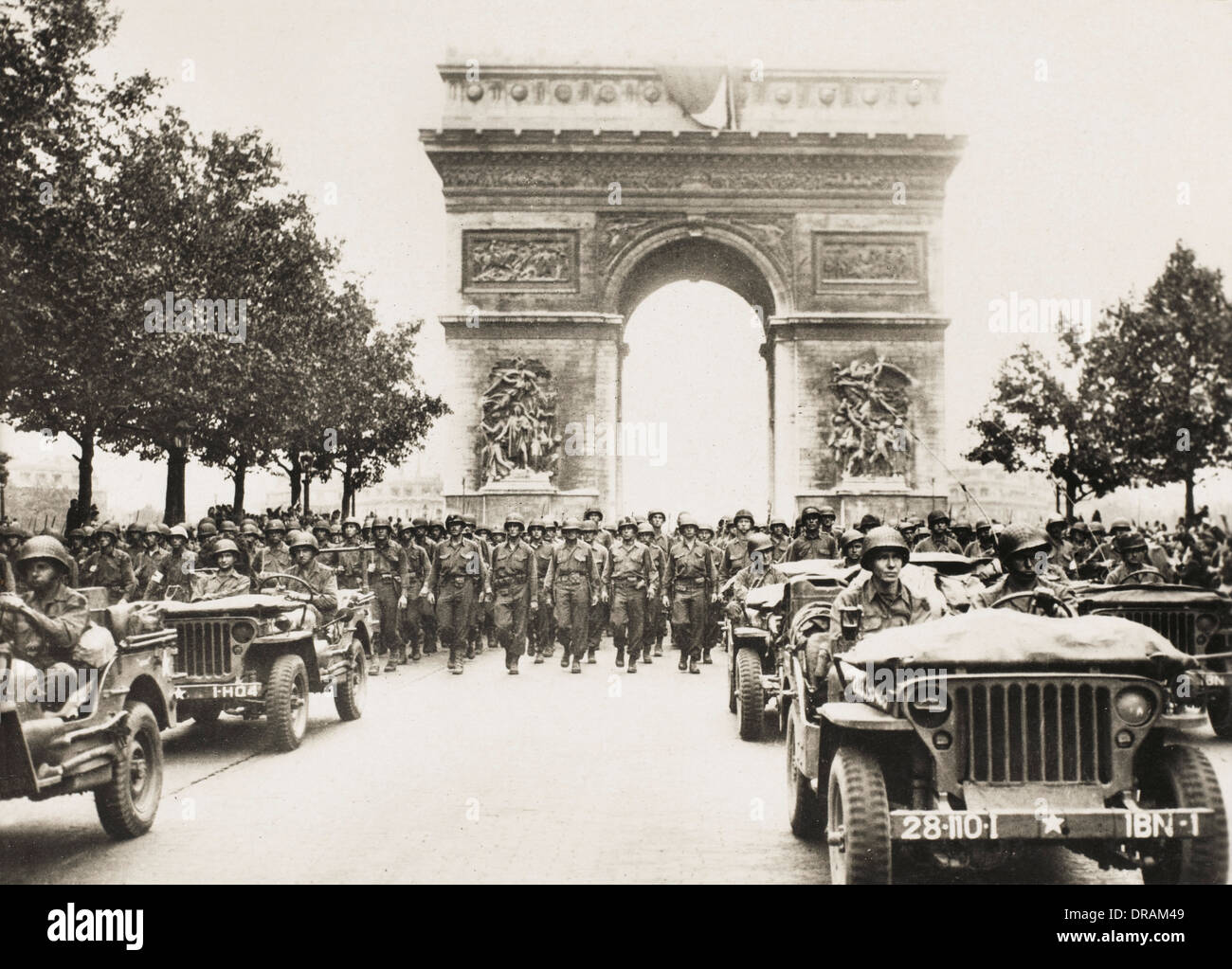 American troops parade in the Champs Elysees Stock Photo - Alamy