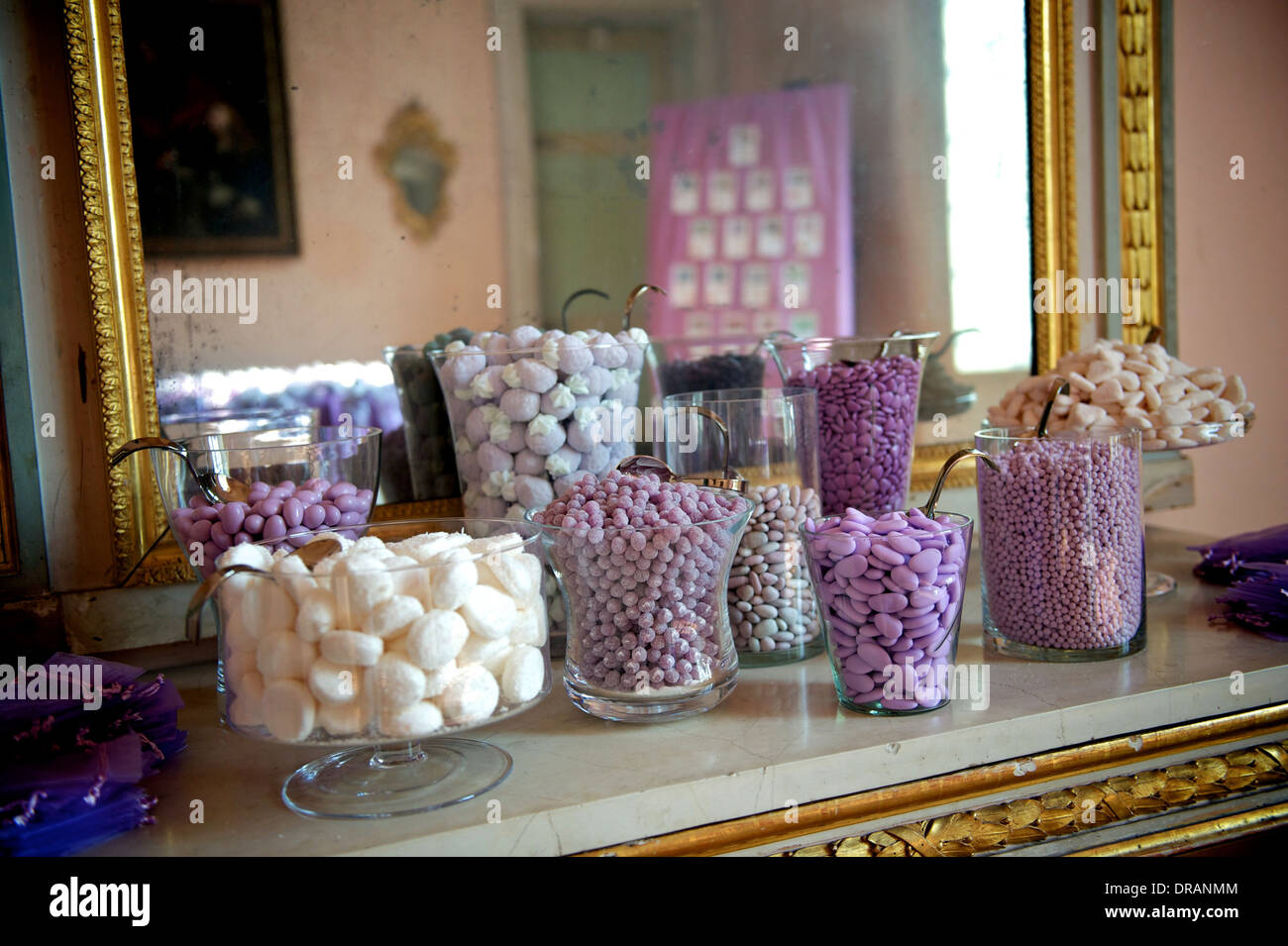 Comfits hi-res stock photography and images - Alamy