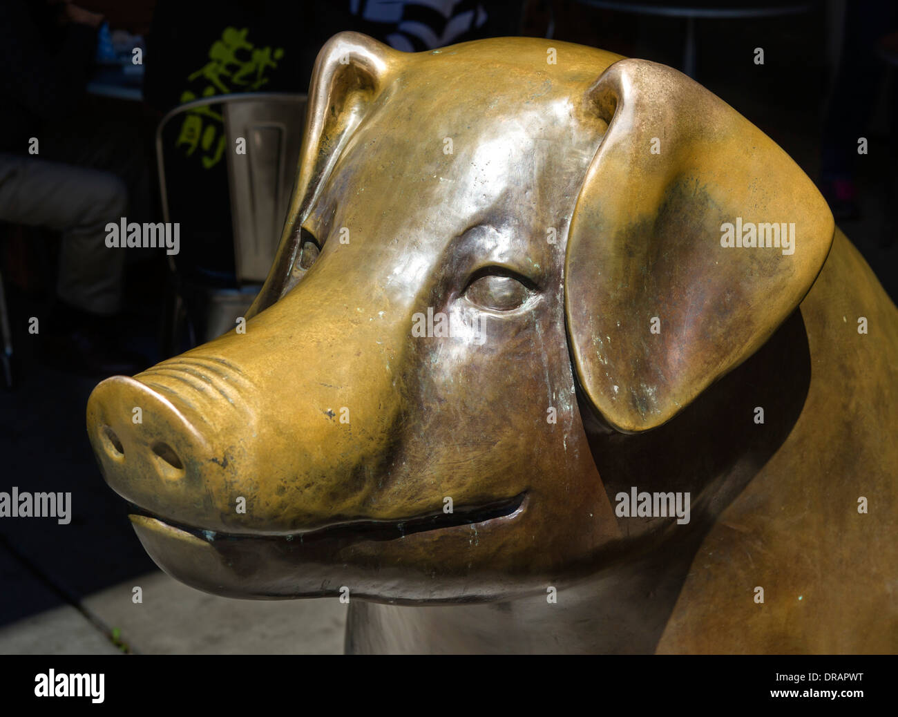 Pig statue hi-res stock photography and images - Alamy