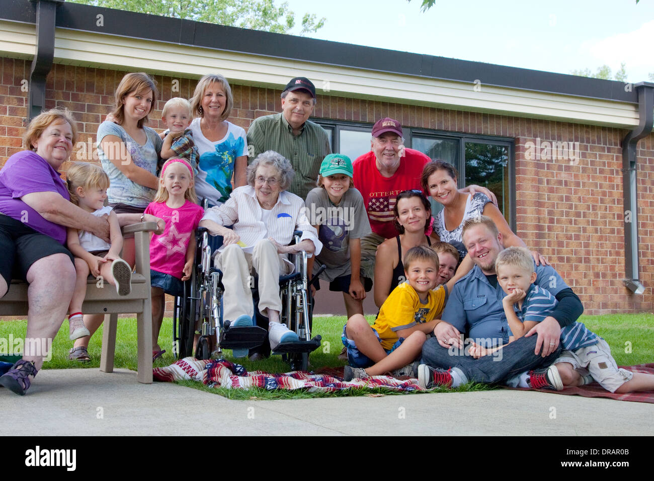 Photographer Steve Skjold's photo of his mom age 96 and her family of ...