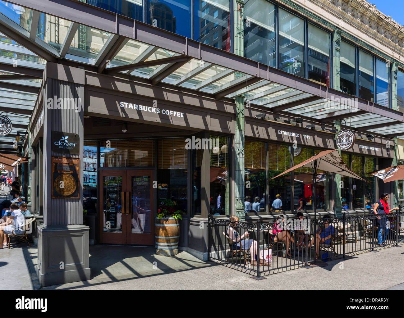 Starbucks seattle pike place market hi-res stock photography and images ...