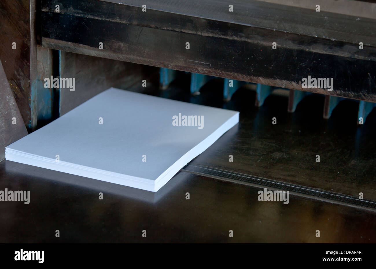 Paper cutter machine hi-res stock photography and images - Alamy