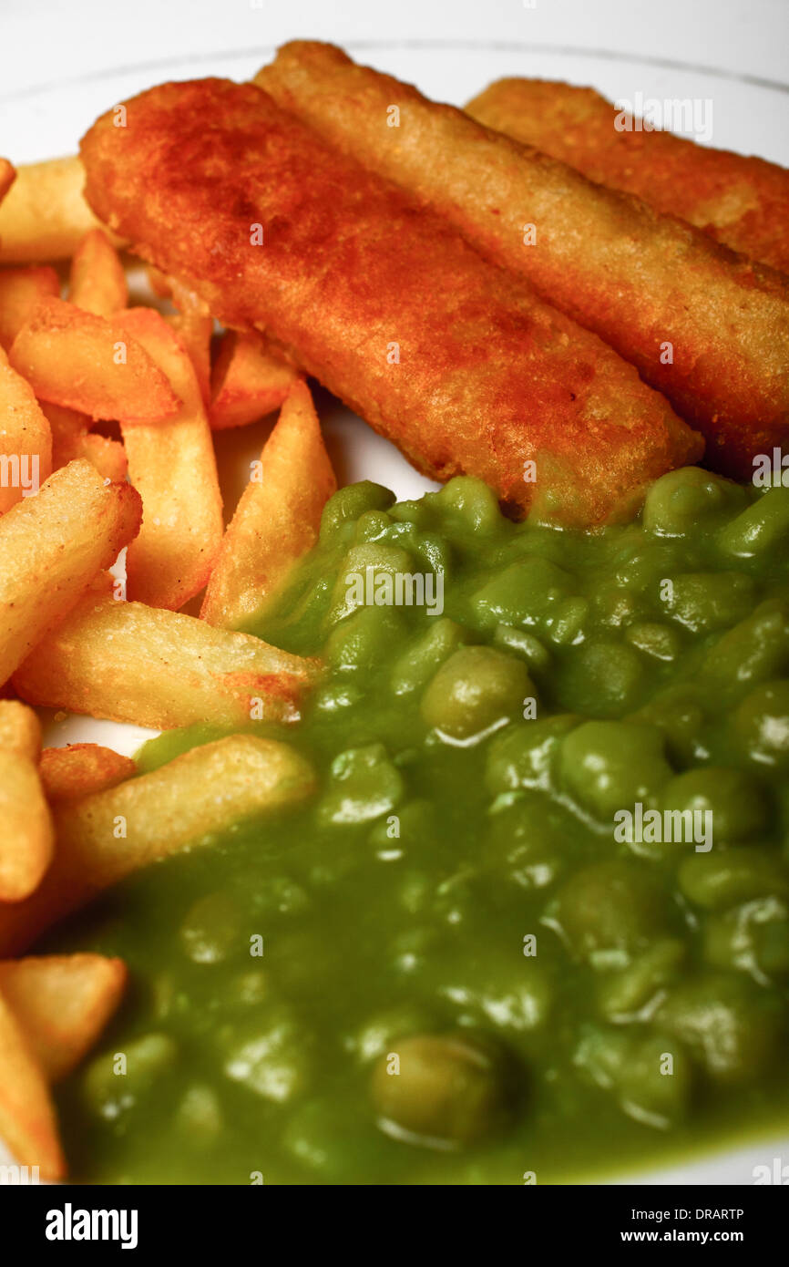 Fish fingers and chips hi-res stock photography and images - Alamy
