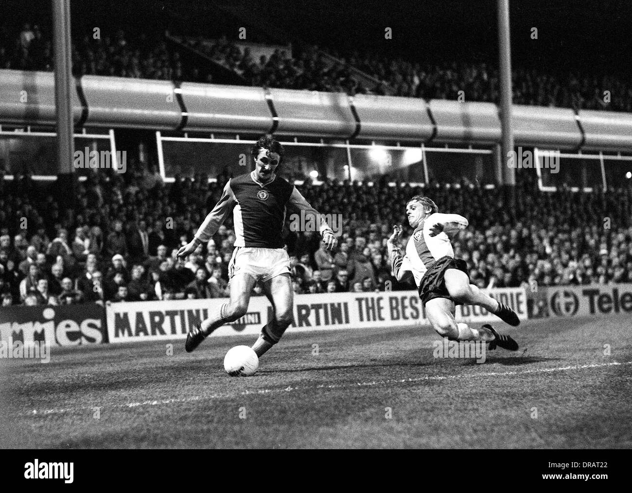 Footballer Des Bremner ASTON VILLA V DYNAMO BERLIN EUROPEAN CUP 4/11 ...