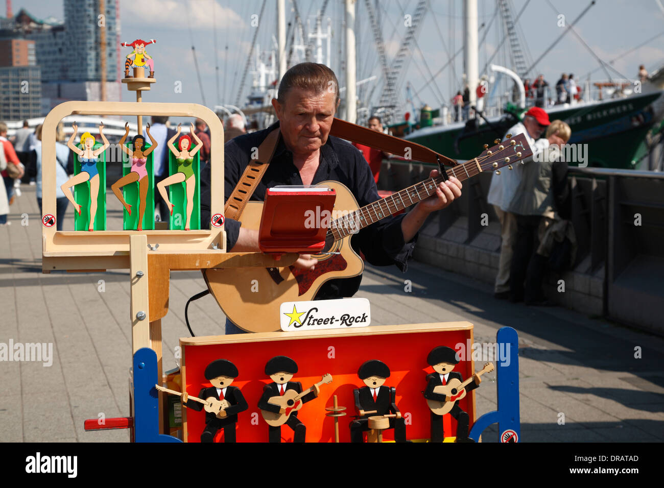 Street musician germany hi-res stock photography and images - Alamy