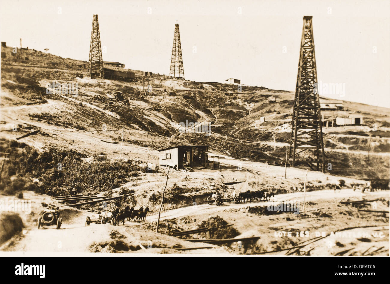 American oil fields hi-res stock photography and images - Alamy