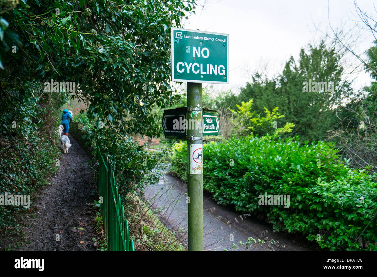 No public footpath sign hi-res stock photography and images - Alamy