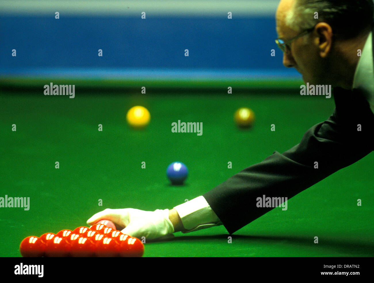 Snooker referee hi-res stock photography and images - Alamy