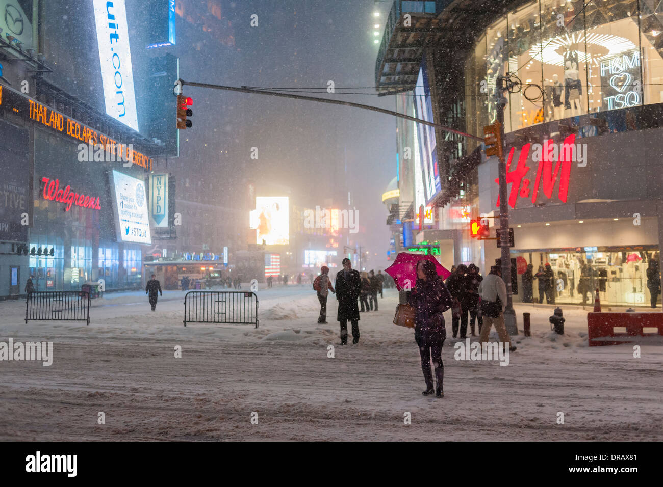 Snowstorm night new york horizontal hi-res stock photography and images ...