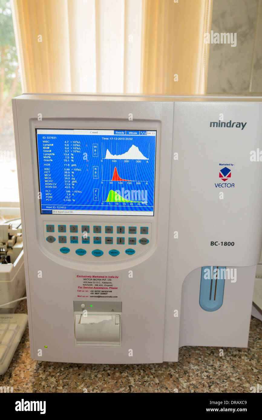 Blood analyzer hi-res stock photography and images - Alamy