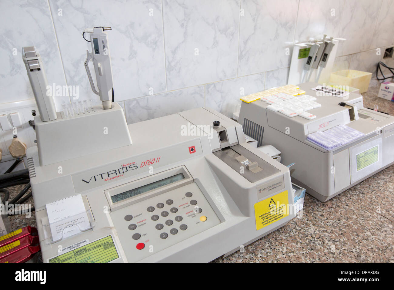 machine for analysing electrolytes, enzymes, full lipid profiles, and ...